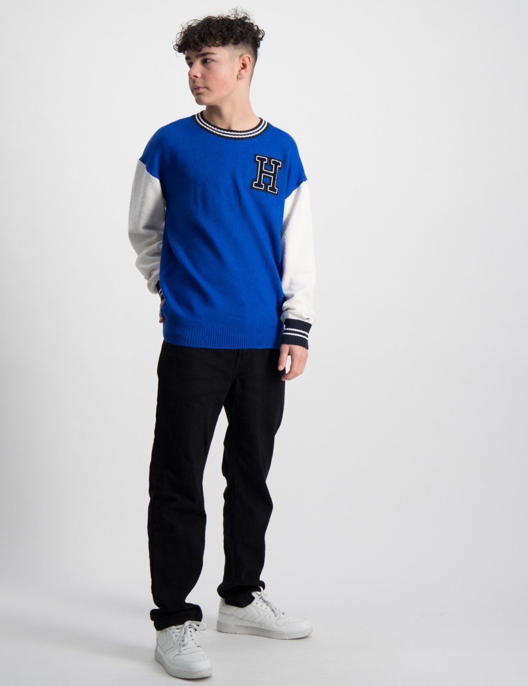 Tommy Hilfiger VARSITY LETTER SWEATER Blå til Dreng | Kids Brand Store