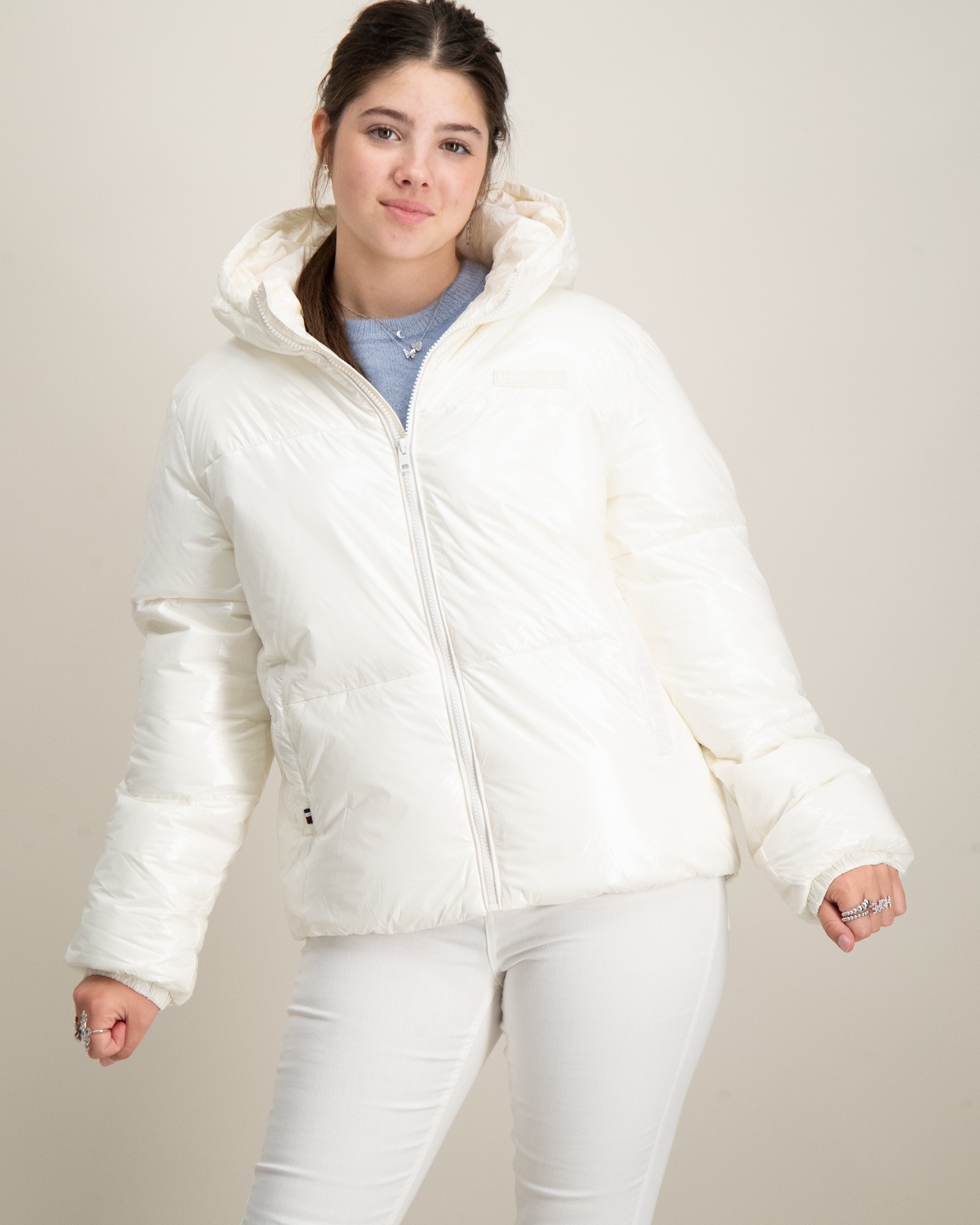 Tommy Hilfiger NEW YORK GLOSSY PUFFER JACKET Vit för Tjej | Kids Brand ...
