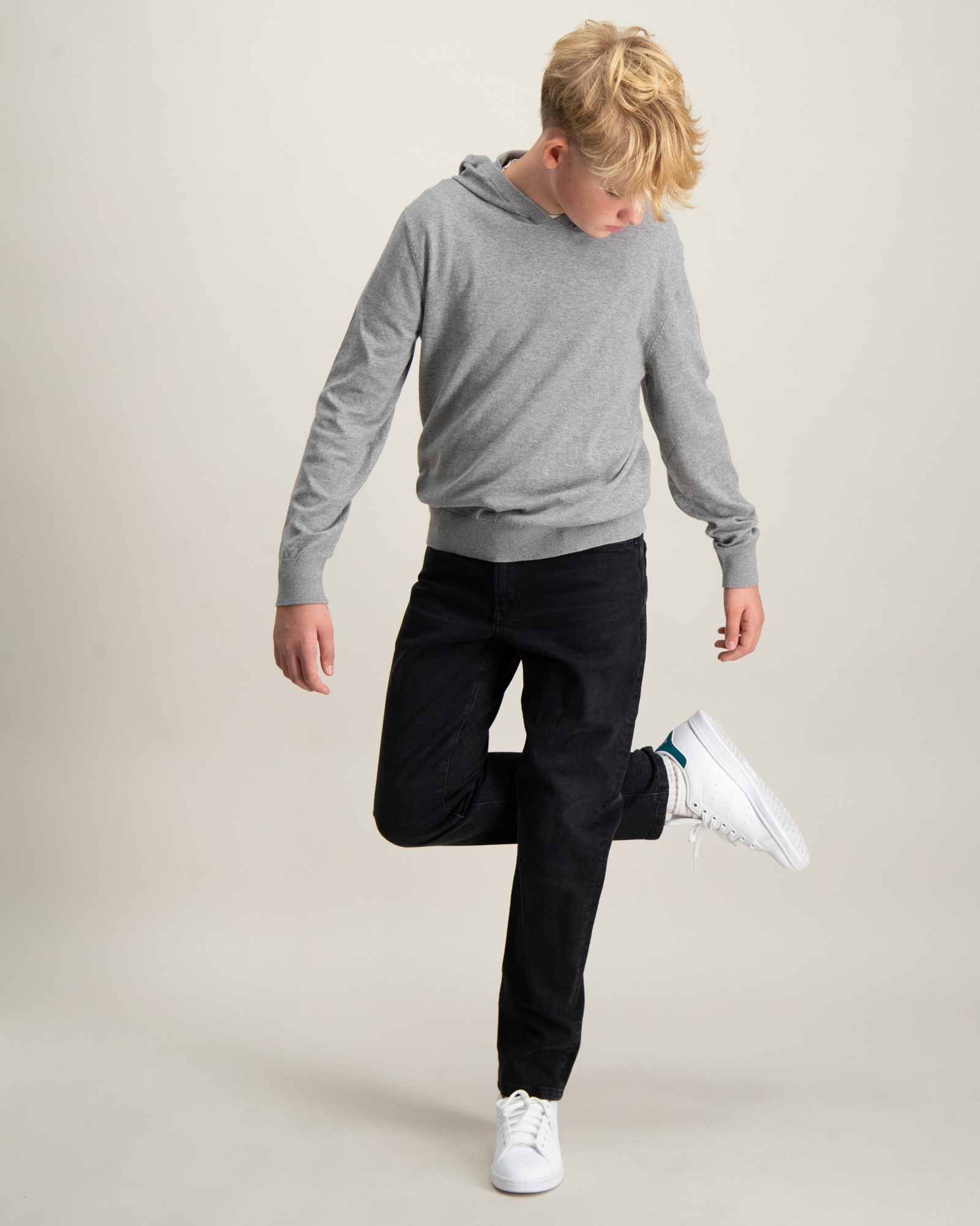 Grunt Jon Hood Knit Grå för Kille | Kids Brand Store