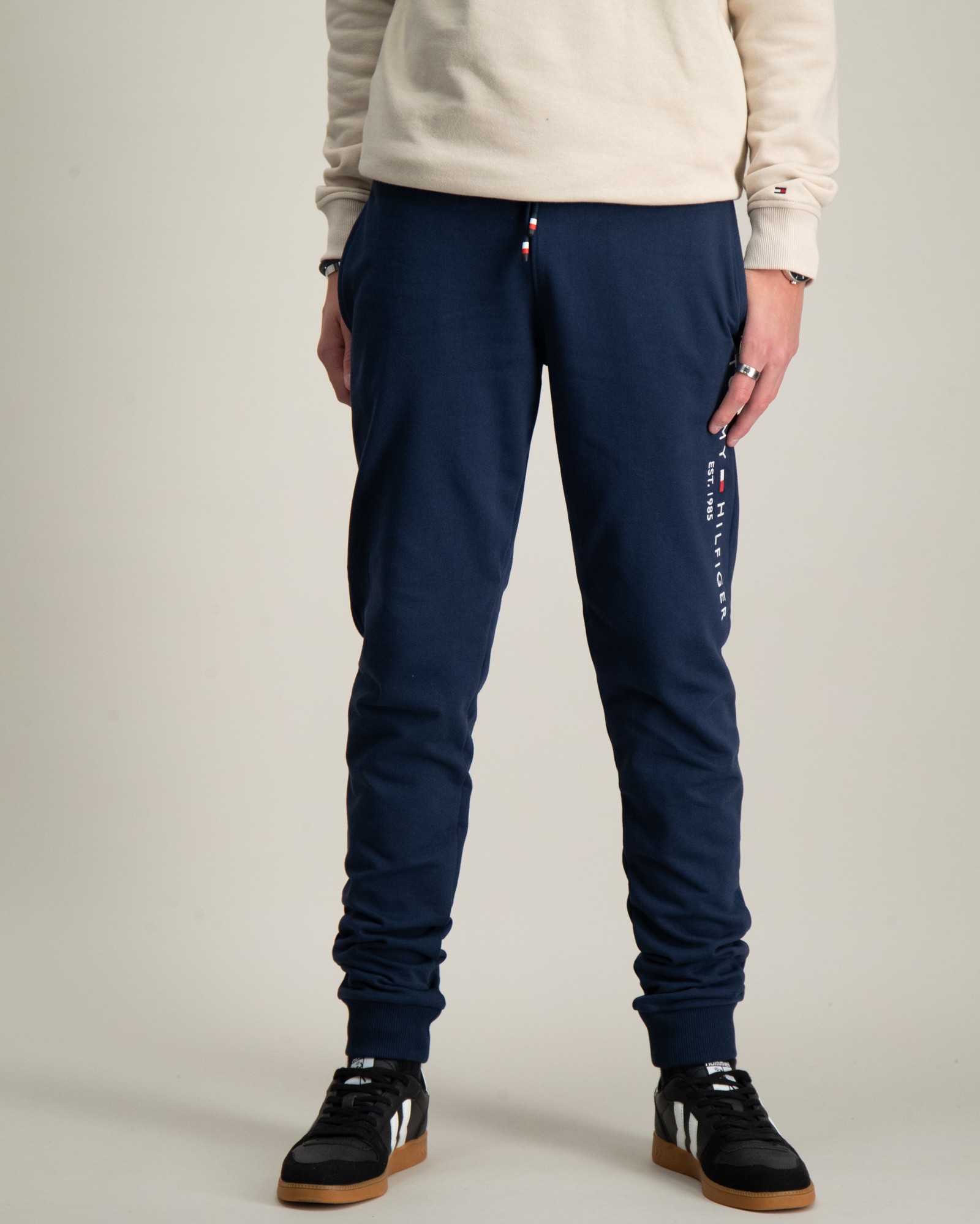 ESSENTIAL SWEATPANTS