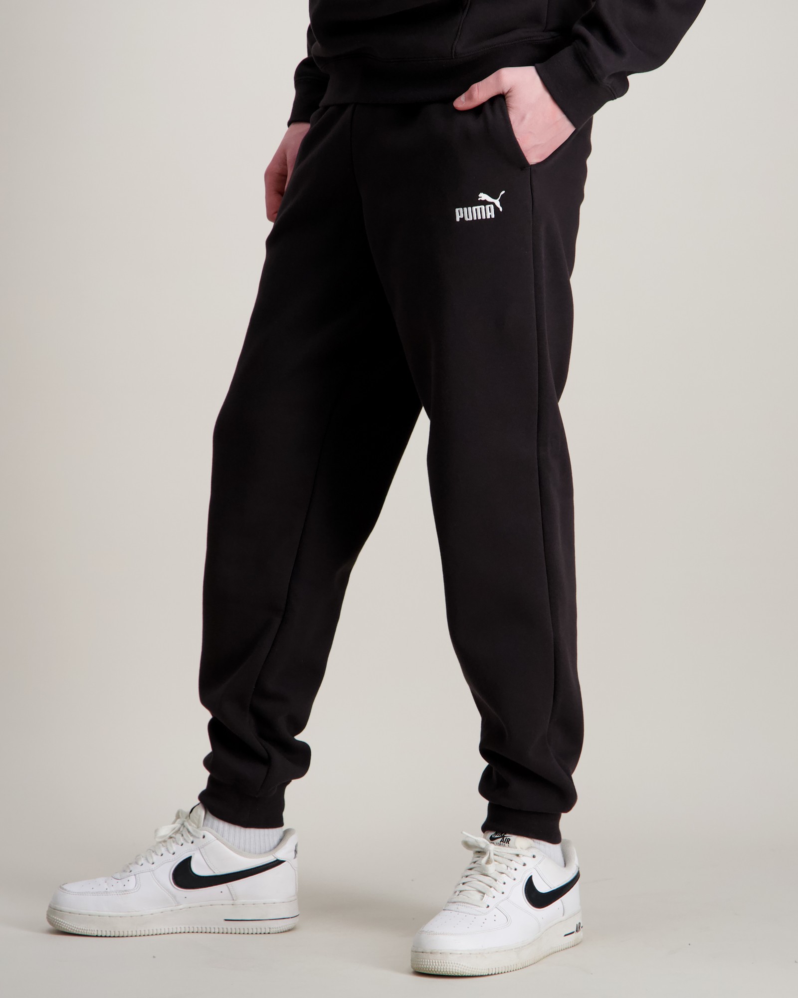Puma ESS No. 1 Logo Sweatpants FL B Svart för Kille | Kids Brand Store