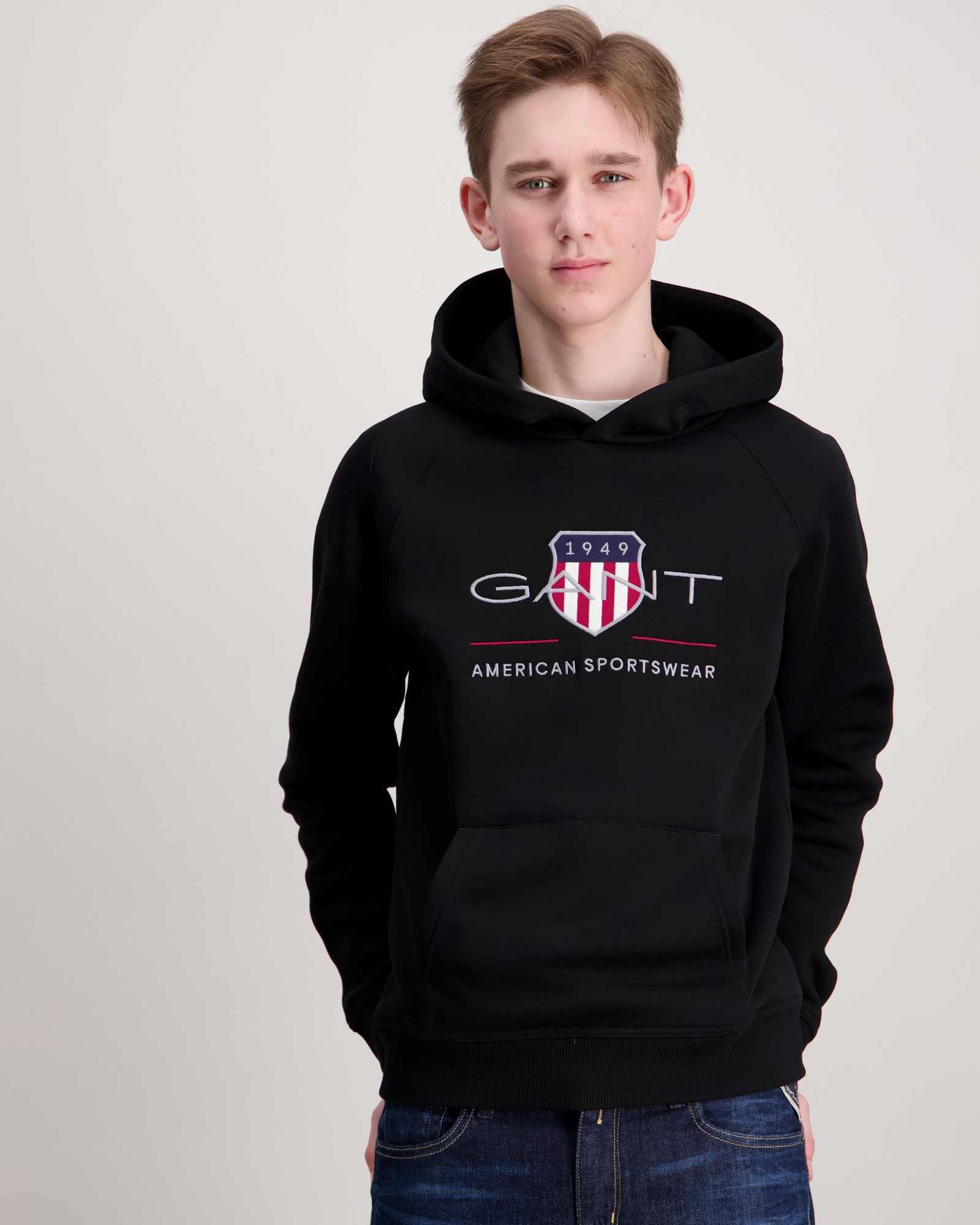 GANT ARCHIVE SHIELD HOODIE Svart til Gutt | Kids Brand Store