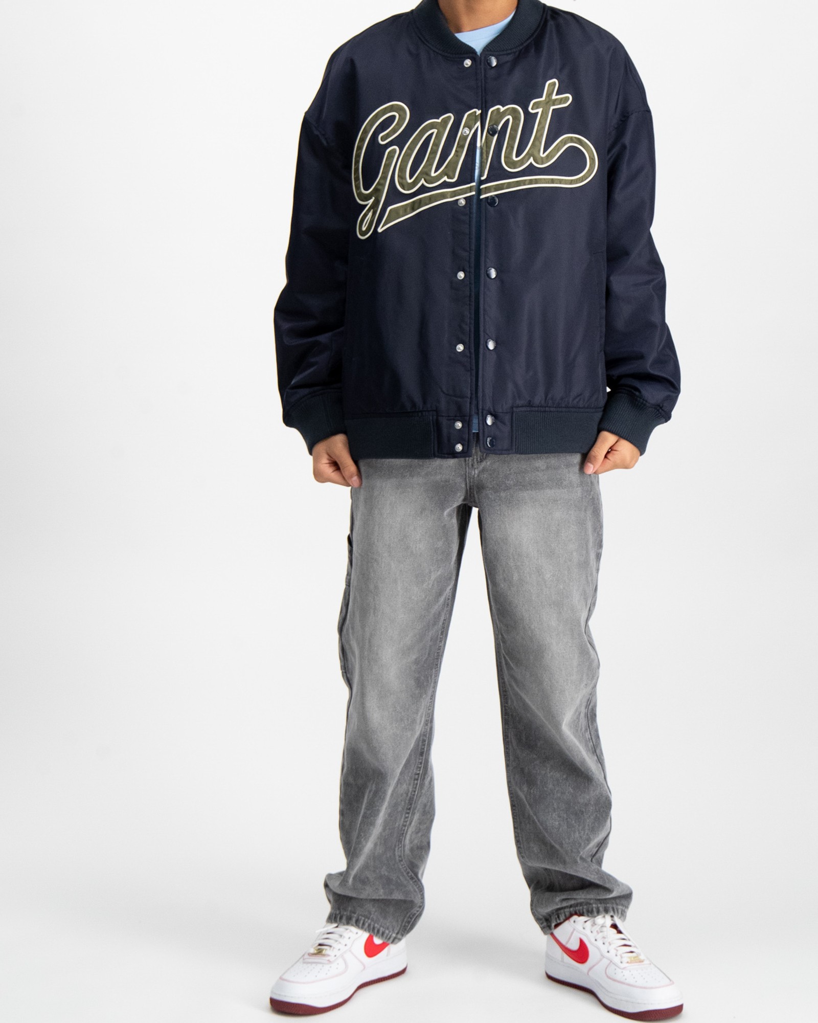 GANT SCRIPT LOGO VARSITY JACKET Blå til Dreng | Kids Brand Store