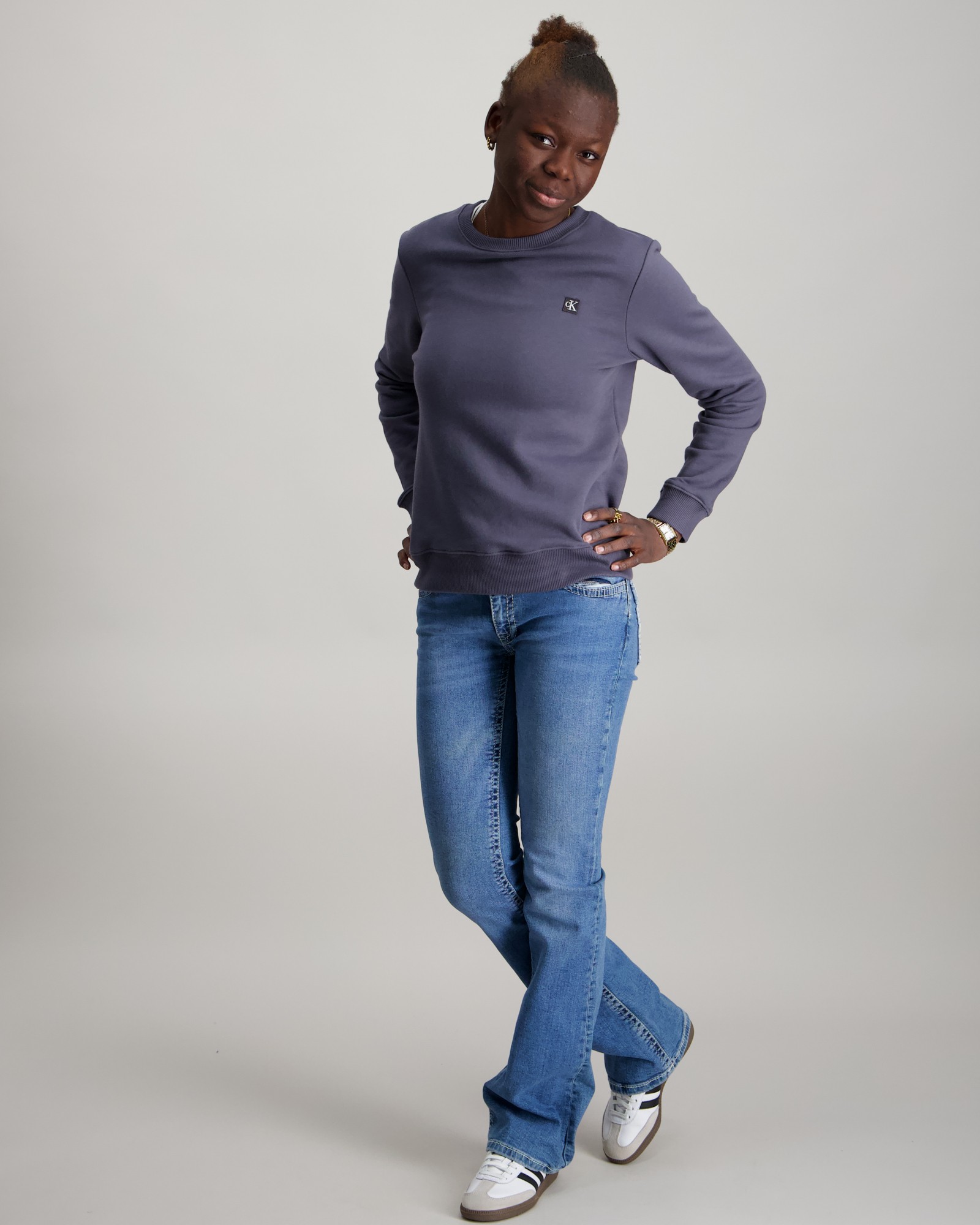 Calvin Klein MONOGRAM MINI BADGE CREWNECK Grau für Mädchen | Kids Brand ...