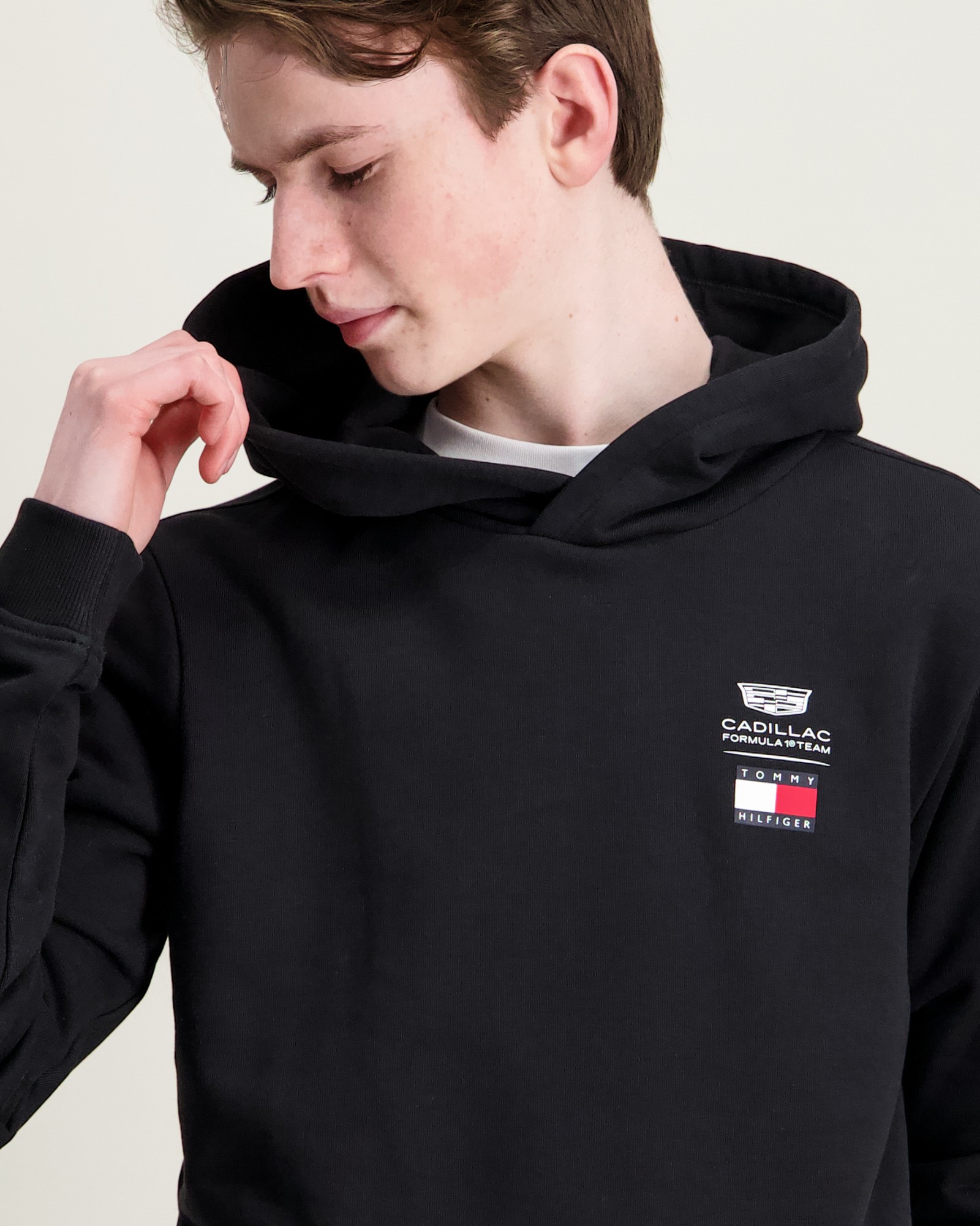 Tommy Hilfiger TH X CF1 LOGO HOODIE Sort til Dreng | Kids Brand Store