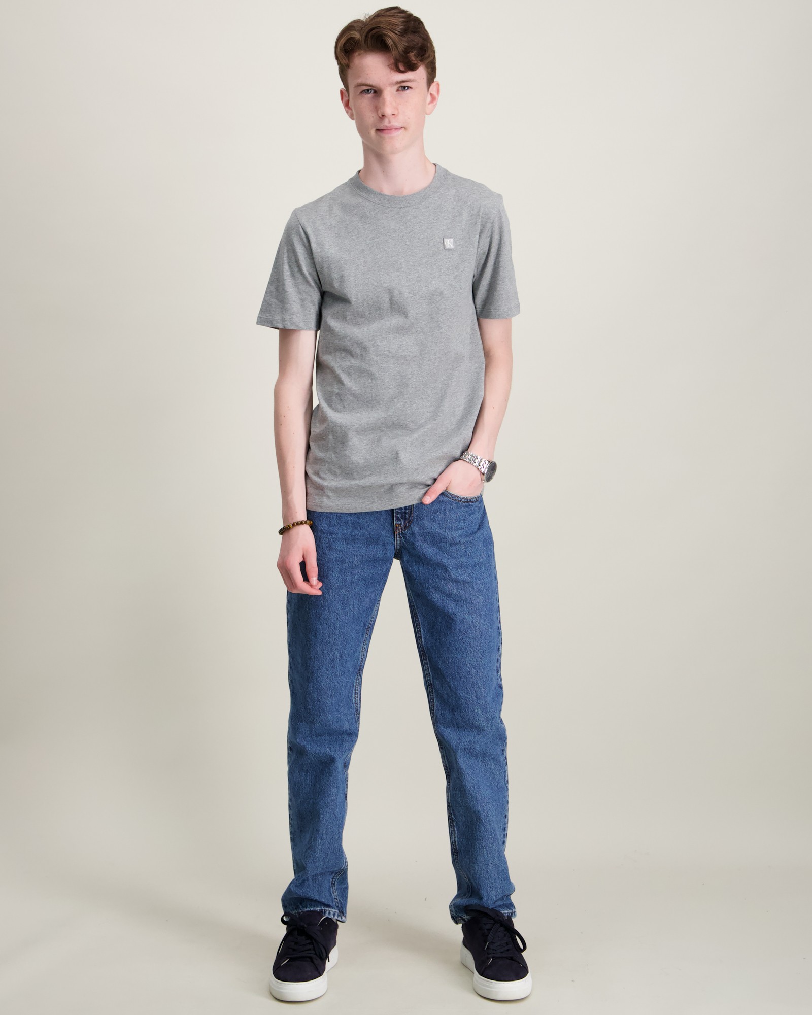 Calvin Klein MINI BADGE REG T-SHIRT Grau für Jungen | Kids Brand Store